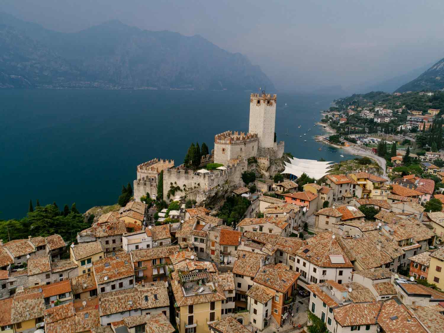 Book Easter Vacation Packages | Mundo Trip